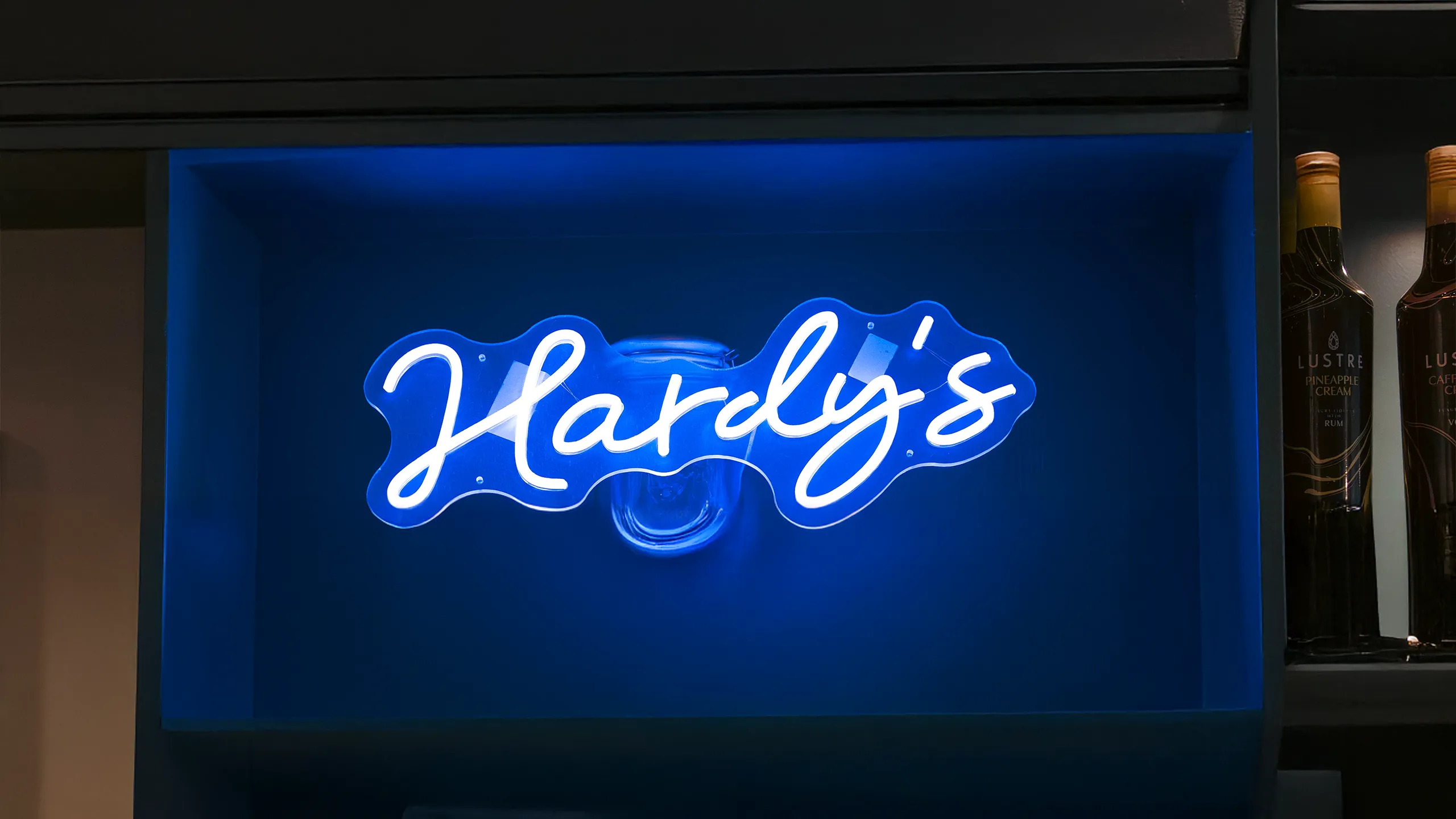 Hardy's Bar and Lounge - White Swan Hotel